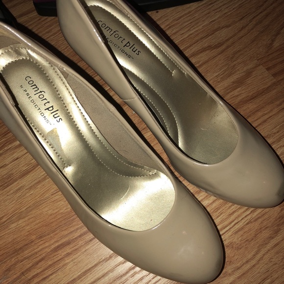 comfort plus by Predictions | Shoes | Cream Color Heels | Poshmark
